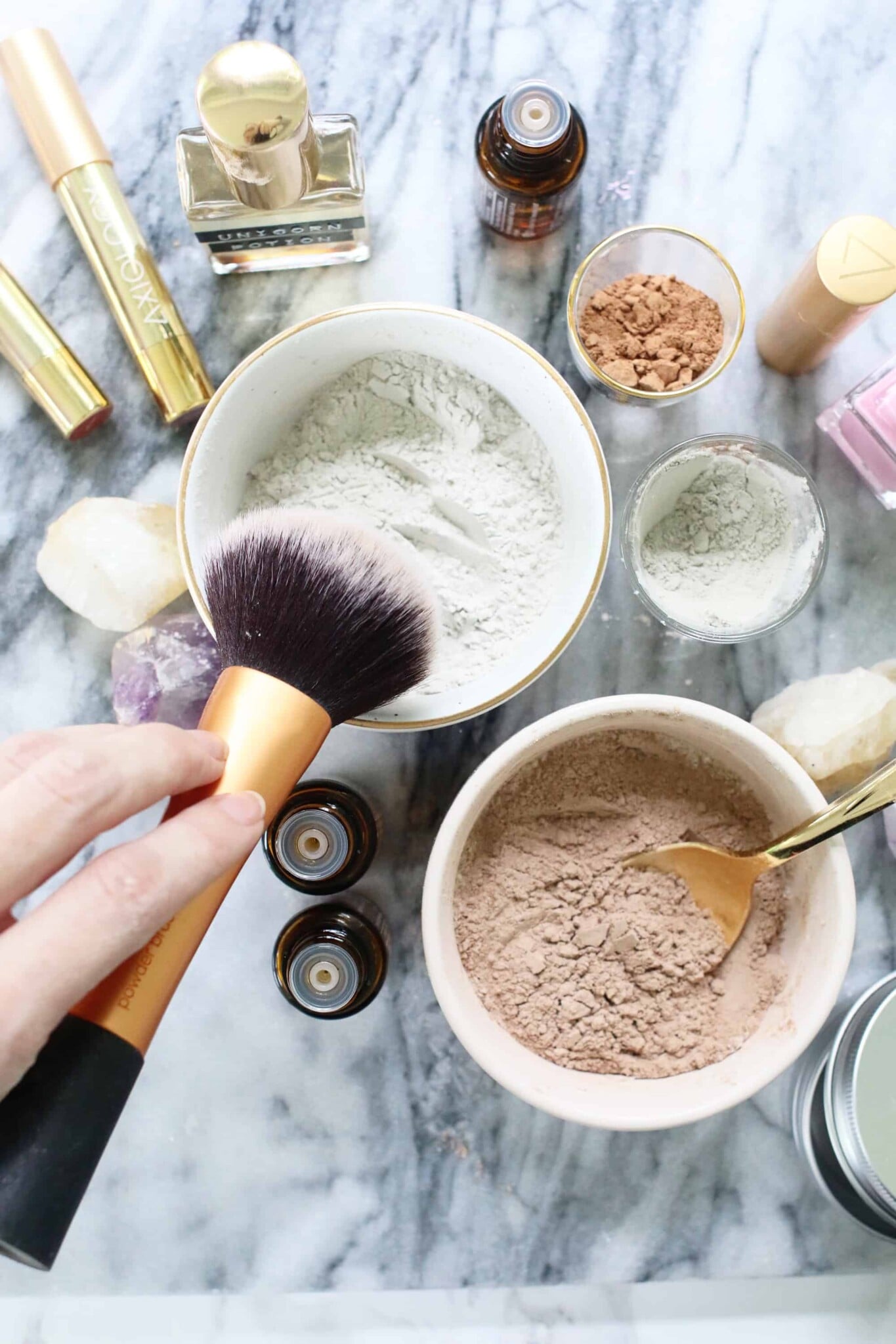 Make Your Own Nontoxic Dry Shampoo! - A Beautiful Mess