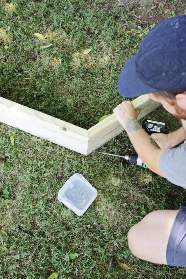 How to Build a Sandbox - A Beautiful Mess