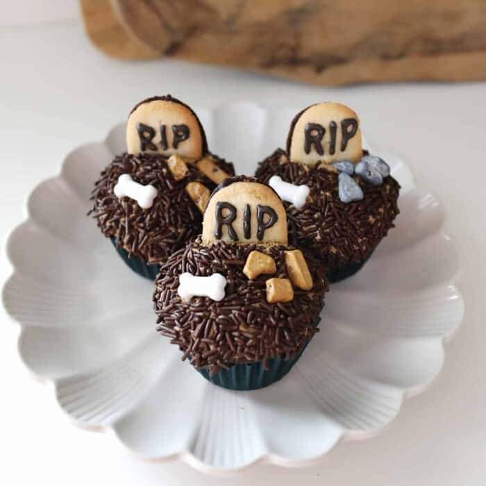 Halloween Cupcakes - Easy Ideas - A Beautiful Mess