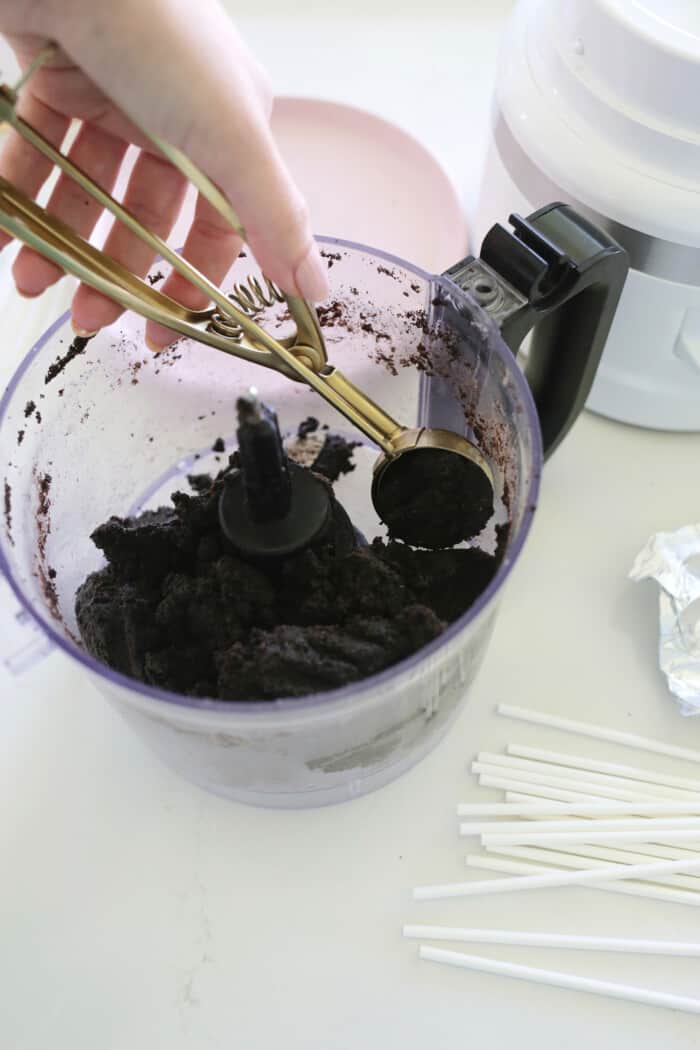 Oreo Cake Pops - A Beautiful Mess