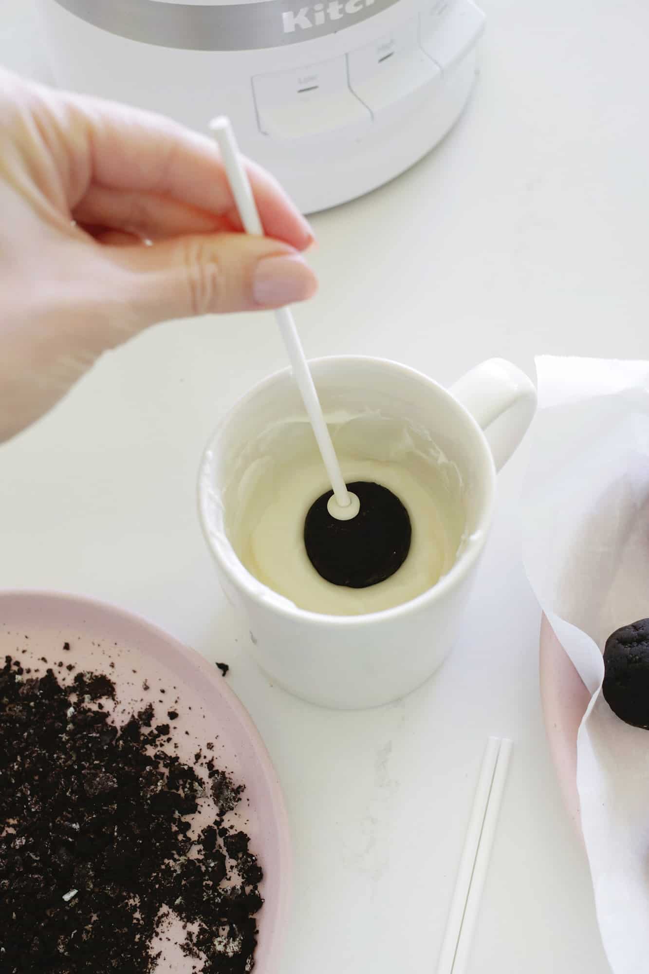 Oreo Cake Pops - A Beautiful Mess